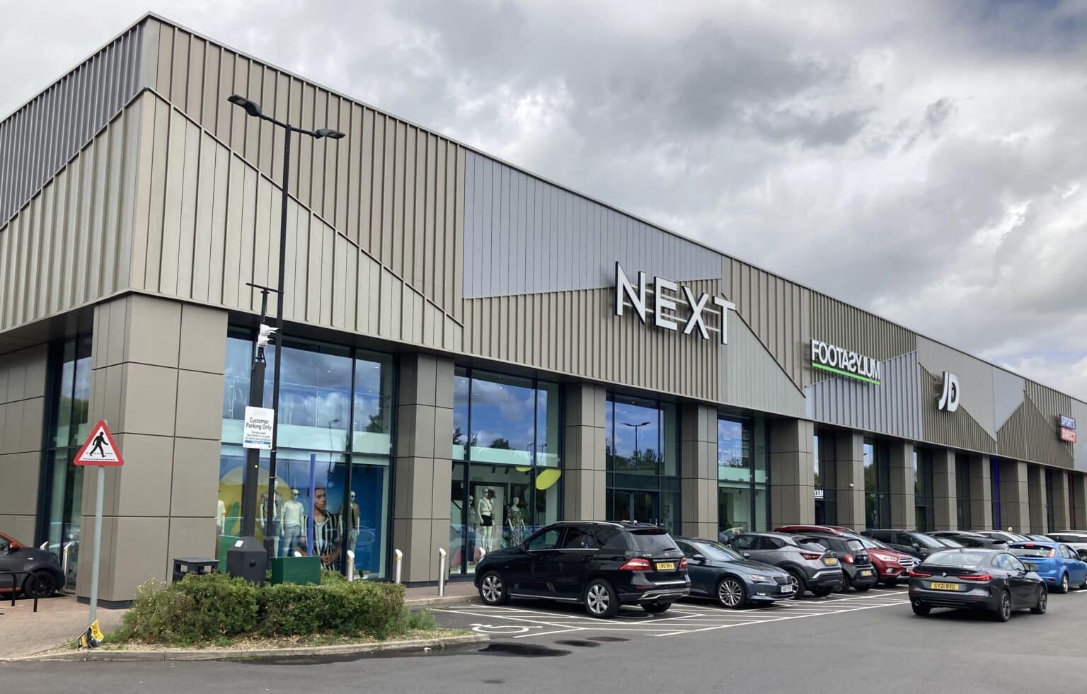 Out-of-Town Retail & Leisure continues to be best performing sector of ...