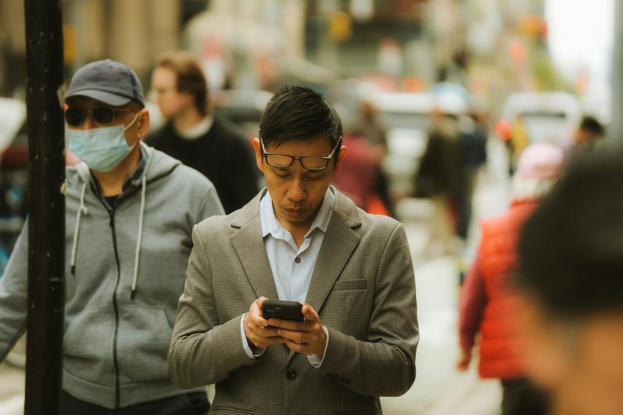 The fatal impact of smartphone use on pedestrian accidents - Business Money